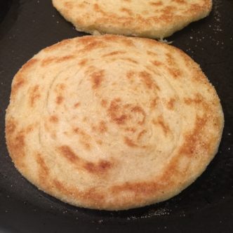 Le meloui (mlaoui), crêpe feuilletée marocaine et algérienne – L'étoile ...